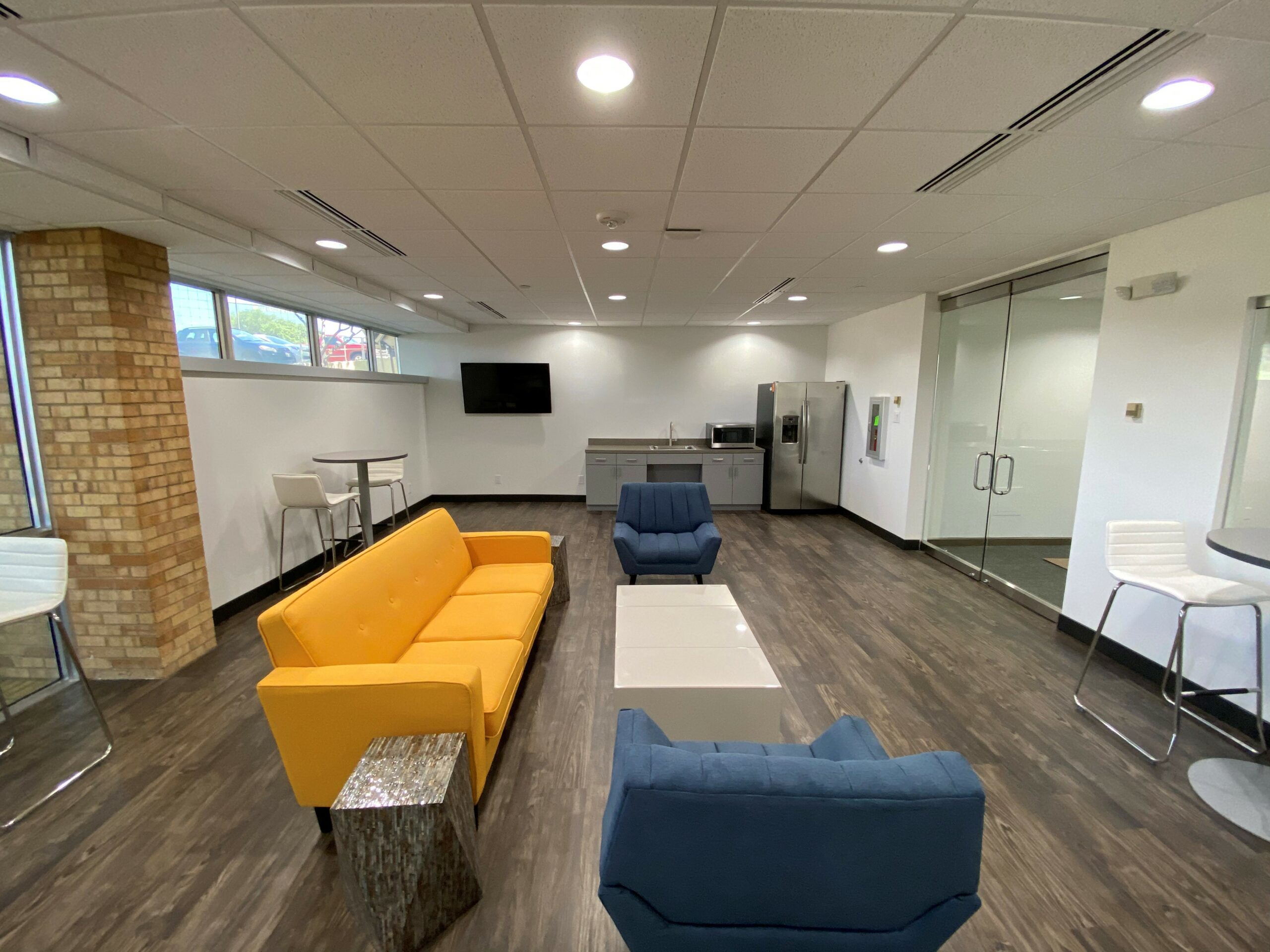 Airport Plaza - Dogwood Commercial